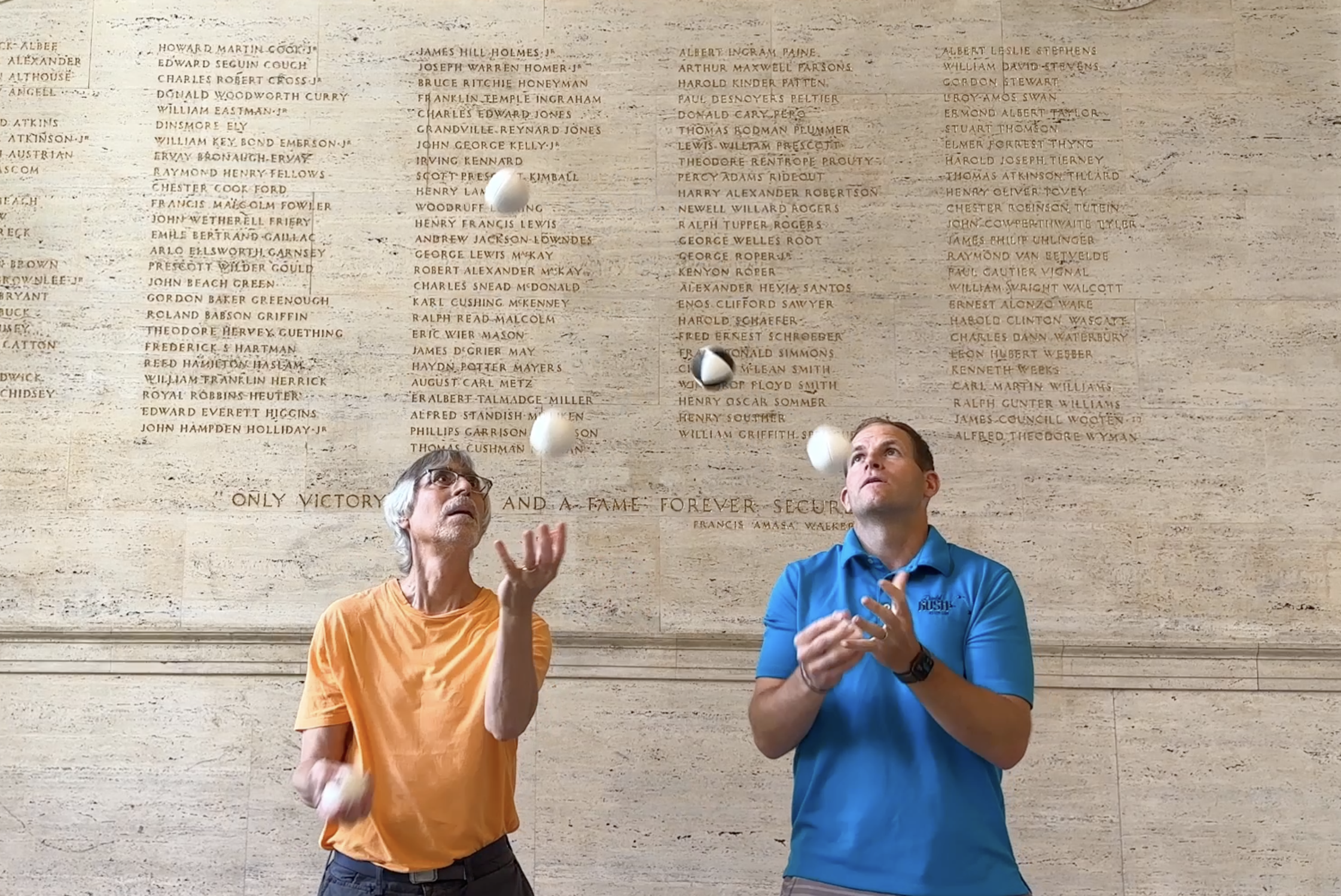 Side By Side Juggling - Record Breaker Rush